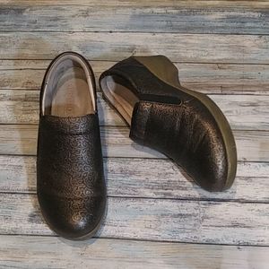 Alegria | Shoes | Alegria Womens Eryn Bronze Swirl Clogs | Poshmark
